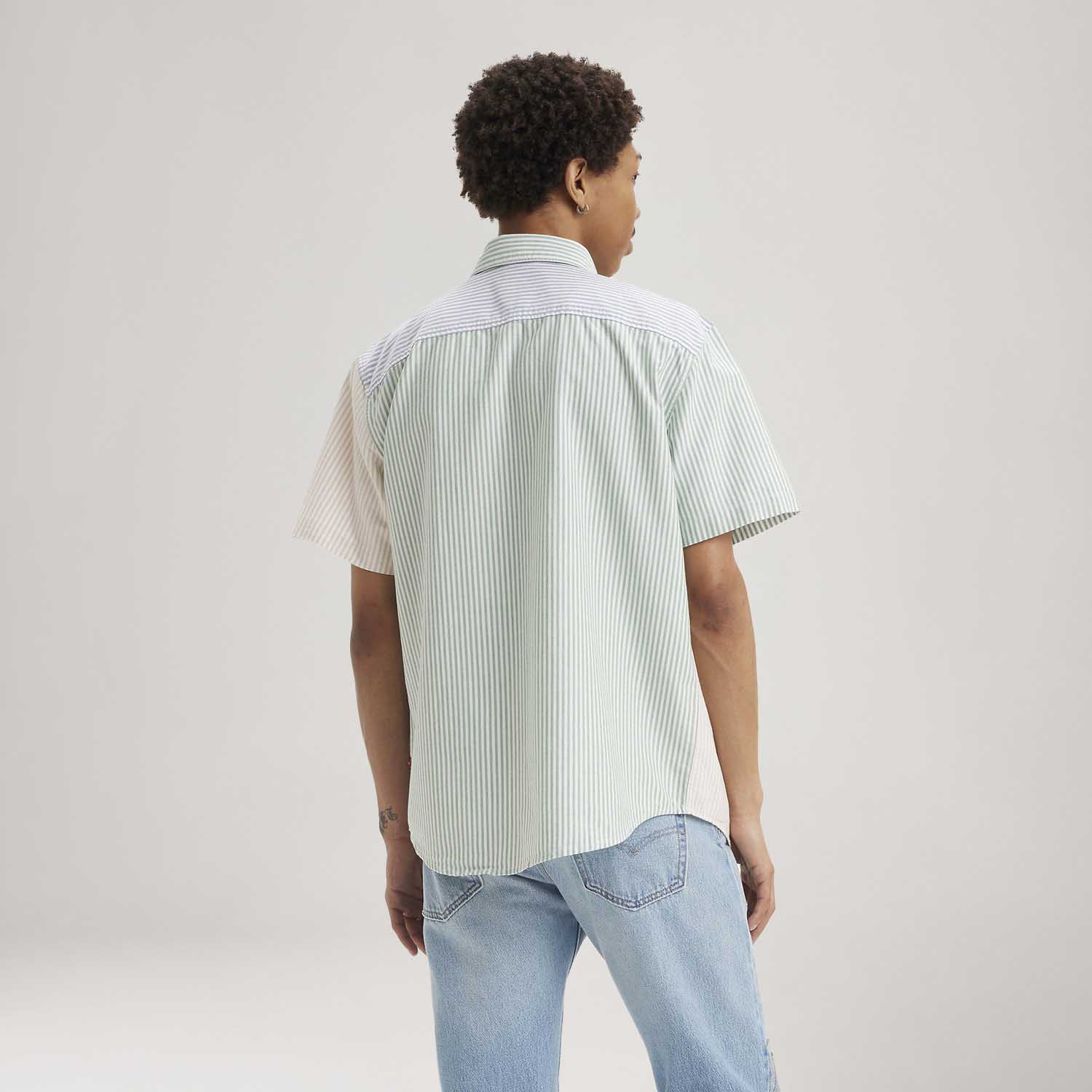 Camisa Levi's® Authentic Button Down Listrada Bicolor Manga Curta ...